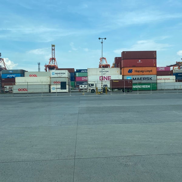 Manila International Container Terminal (MICT) - Manila에서 사무실일