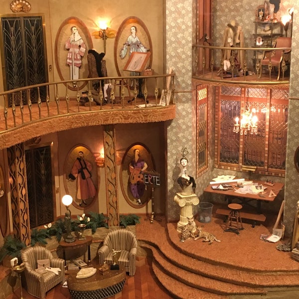 Mini-time Machine Museum of Miniatures - History Museum