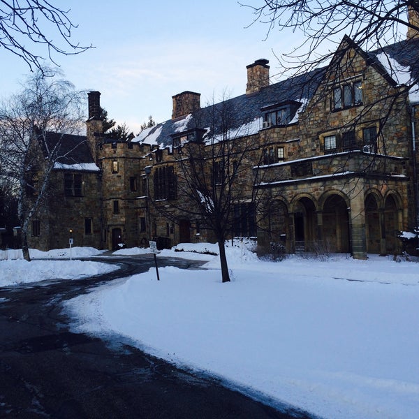UWM Alumni House - College Administrative Building in Lake Park