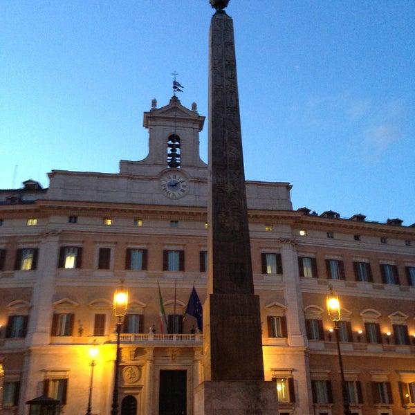 Piazza di Montecitorio - Plaza in Roma