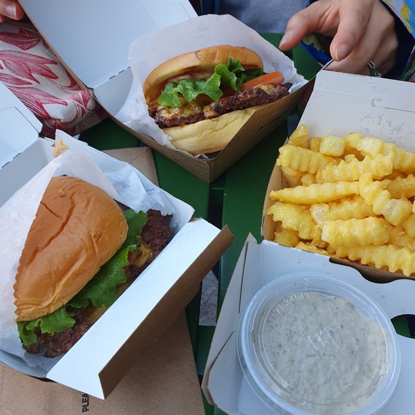 Shake Shack - Burger Joint in Penn Quarter
