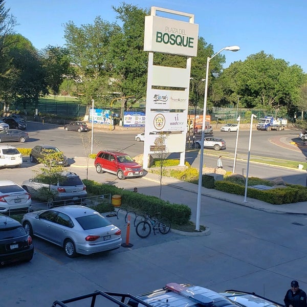 Plaza del Bosque - Big Box Store