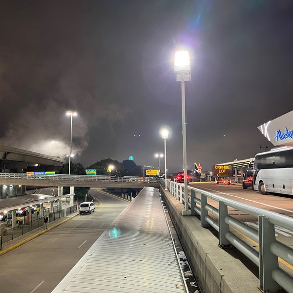 JFK AirTrain - Terminal 7 - Airport Tram Station in Jamaica