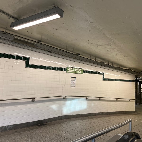 MTA Subway - Court Square (E/G/M/7) - Hunters Point - 30 tips
