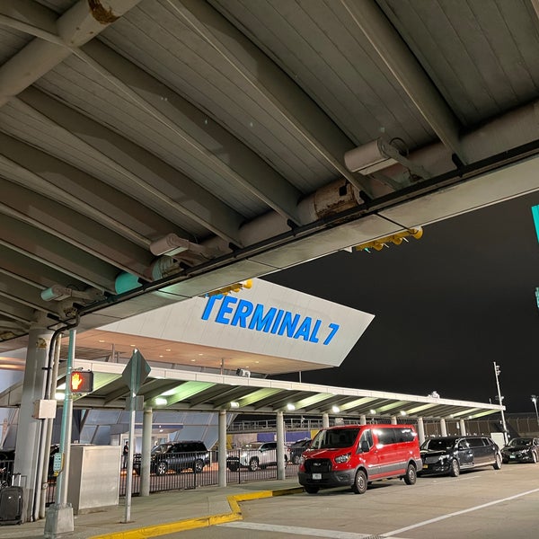 JFK AirTrain - Terminal 7 - Airport Tram Station in Jamaica