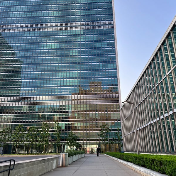 United Nations Secretariat Building - Government Building in New York
