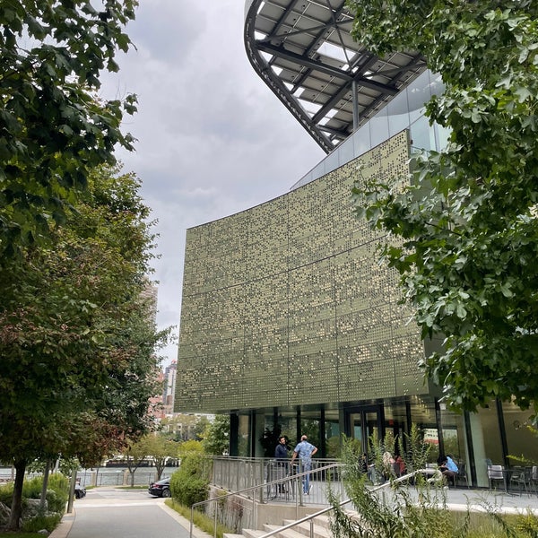 Cornell Tech - Roosevelt Island - 2 W Loop Rd