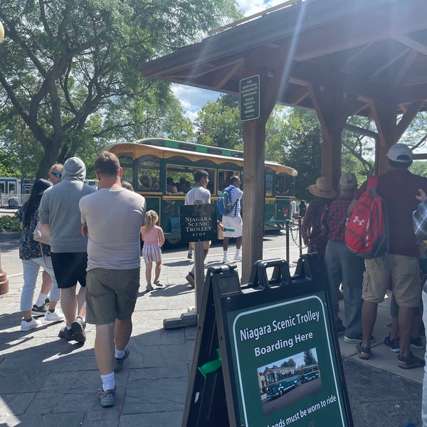 Niagara Scenic Trolley - Train in Niagara Falls