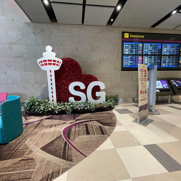 Terminal 4 Waiting Area For Shuttle Bus To T2 - 129 visitors