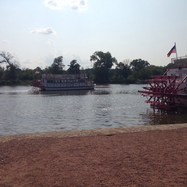 St. Charles Paddlewheel Riverboats - Saint Charles, IL