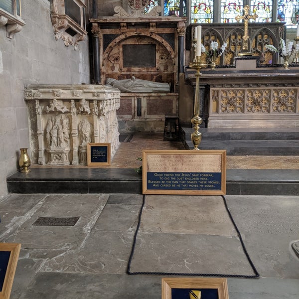 Shakespeare's Grave - Historic and Protected Site in Stratford-Upon-Avon