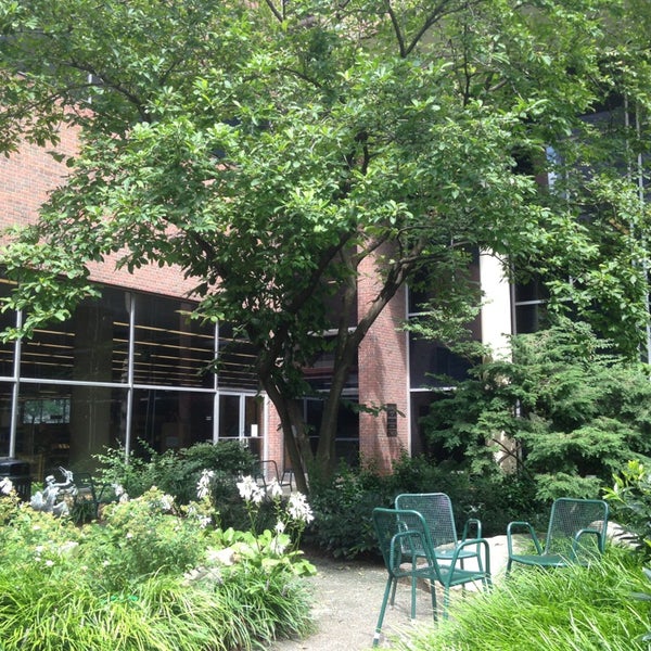 Reading Garden at Cincinnati Public Library - Central Business District ...