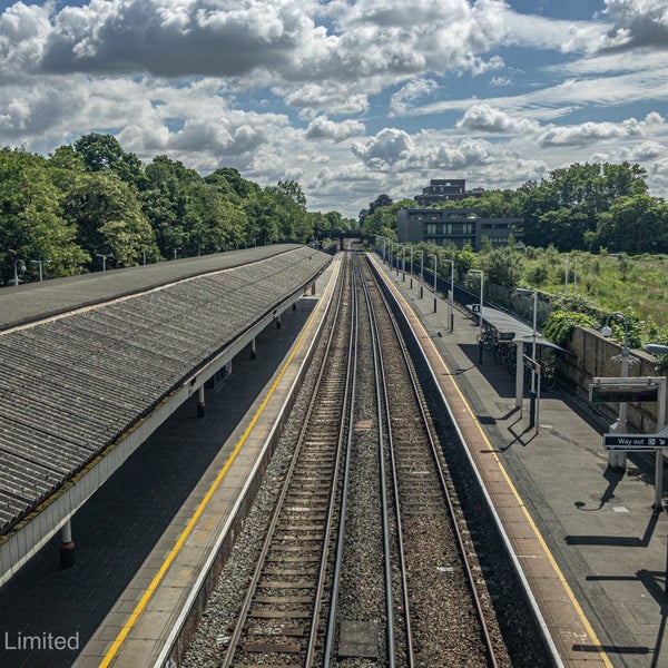 Photos at Barnes Railway Station (BNS) - Mortlake and Barnes Common ...