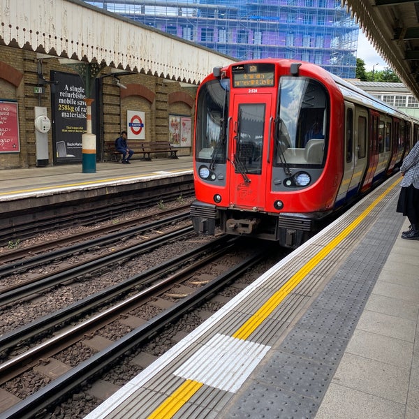 Plaistow London Underground Station - Metro Station in West Ham