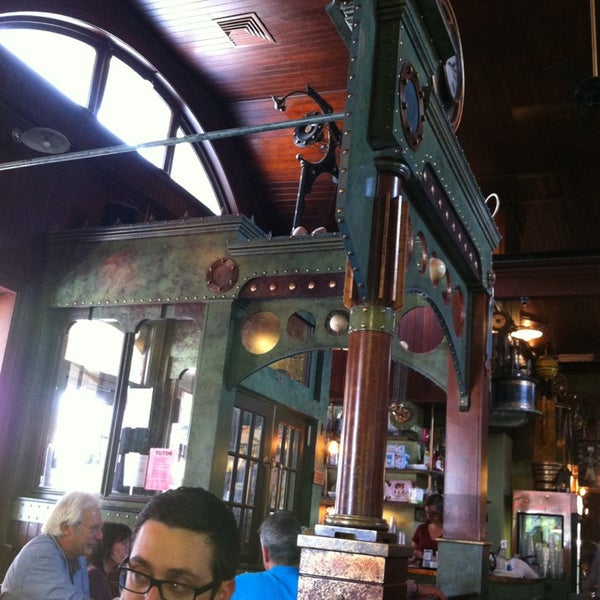 Deluxe Station Diner - Diner in Newton