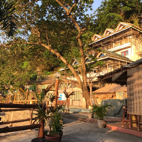 Dive and Trek Resort - Balayan Bay
