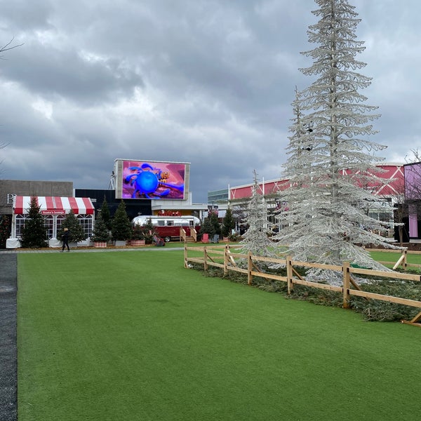 Oakbrook Center - Shopping Mall