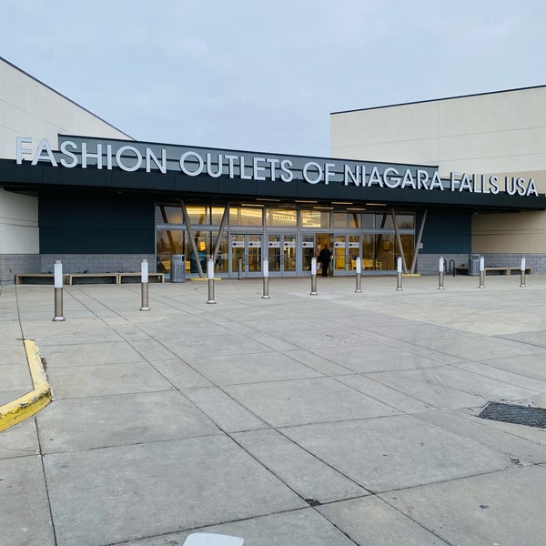 Fashion Outlets of Niagara Falls - Outlet Mall in Niagara Falls