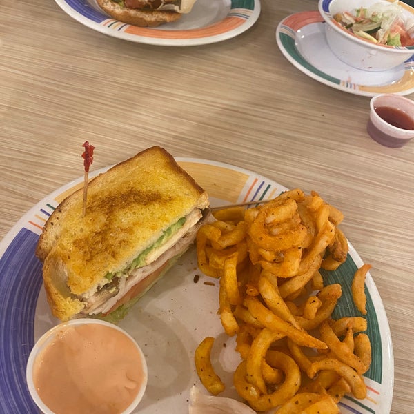 Dee's Family Restaurant - Diner in Sugar House