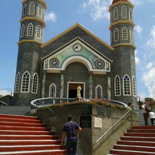 Iglesia de Zarcero - Church in Zarcero