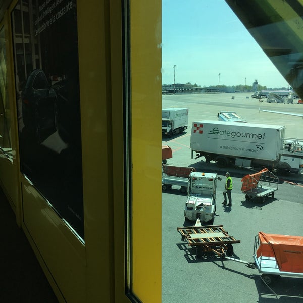 Gate A17 - Piano 1 - 1 tip from 705 visitors