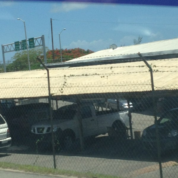 Courtesy Garage - Wildey, Saint Michael