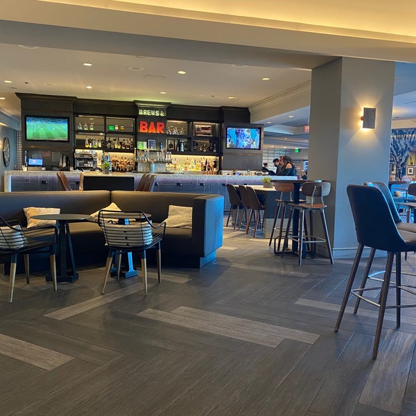 Renaissance Club Lounge - Travel Lounge in West Los Angeles