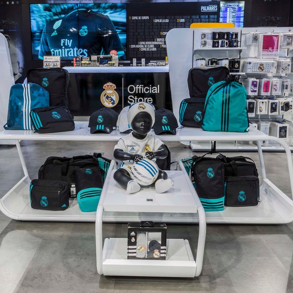 Real Madrid Official Store - Aeropuerto - 16 visitors