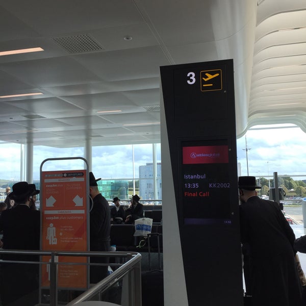 Gate 3 - Airport Gate in Stansted