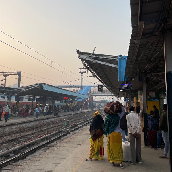 Hazrat Nizamuddin Railway Station (NZM) - New Delhi, Delhi