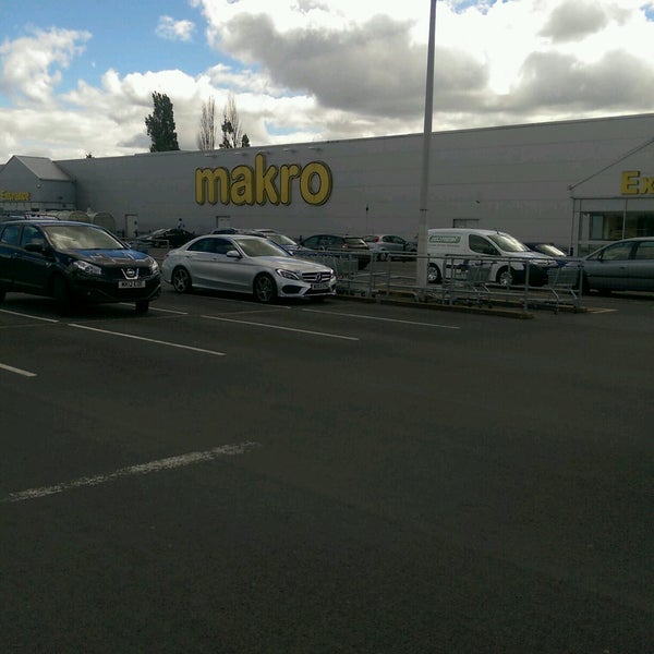 Makro - Irlam - 4 tips from 158 visitors