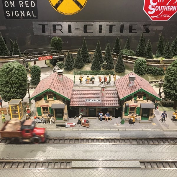 Model Railroad Experience - Broadway St