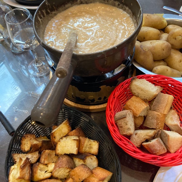 Le Chalet Savoyard - Savoyard Restaurant