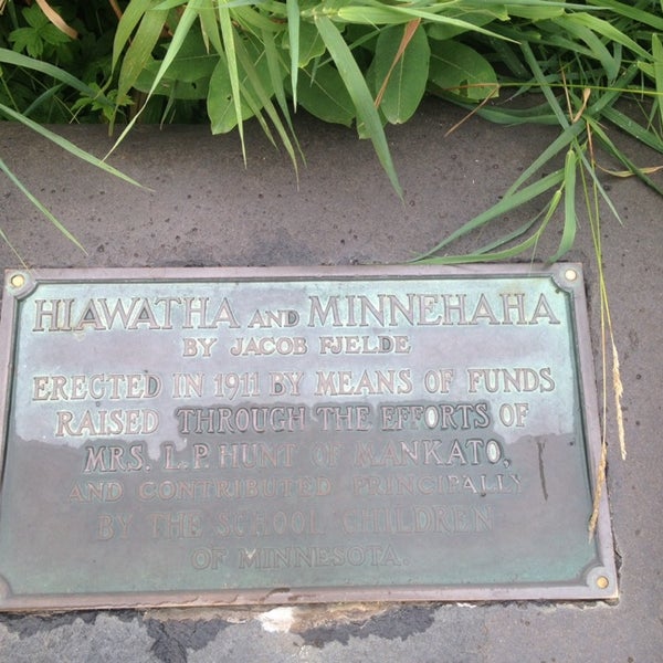 Hiawatha and Minnehaha Statue - Hiawatha - 1 tip from 40 visitors