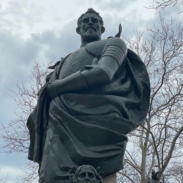 Giovanni Da Verrazzano Statue