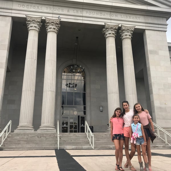 Drs. Bruce and Lee Foundation Library (Florence County Library ...