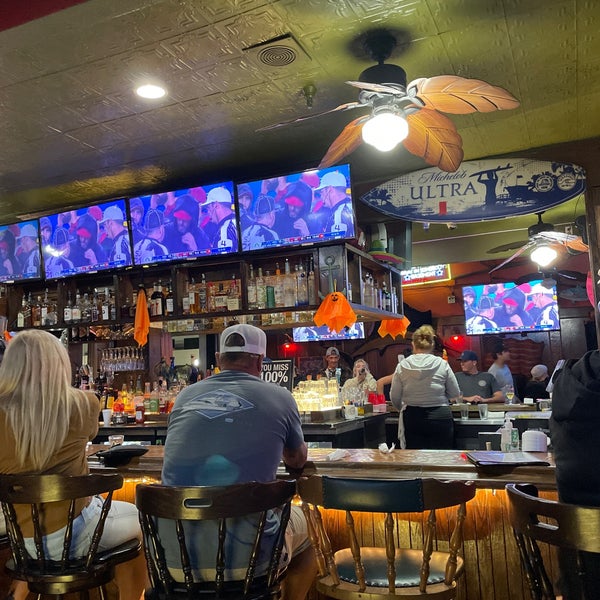 Pelican Isle Waterfront Dining - Huntington Harbour - Huntington Beach, CA