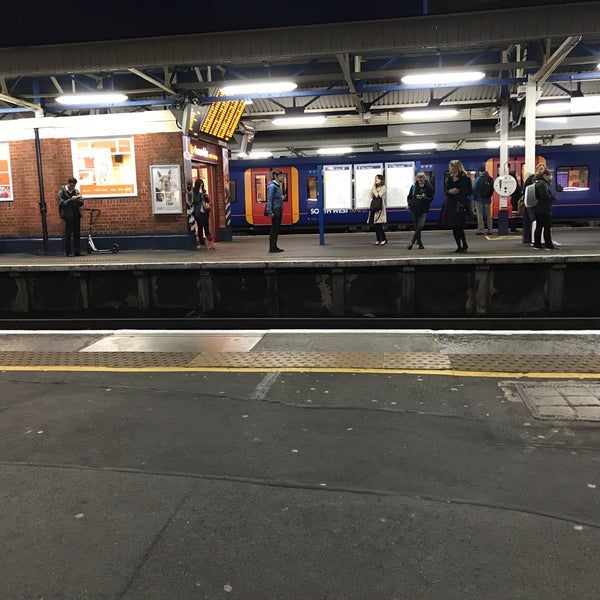 Platform 5 - Woking Railway Station (WOK)