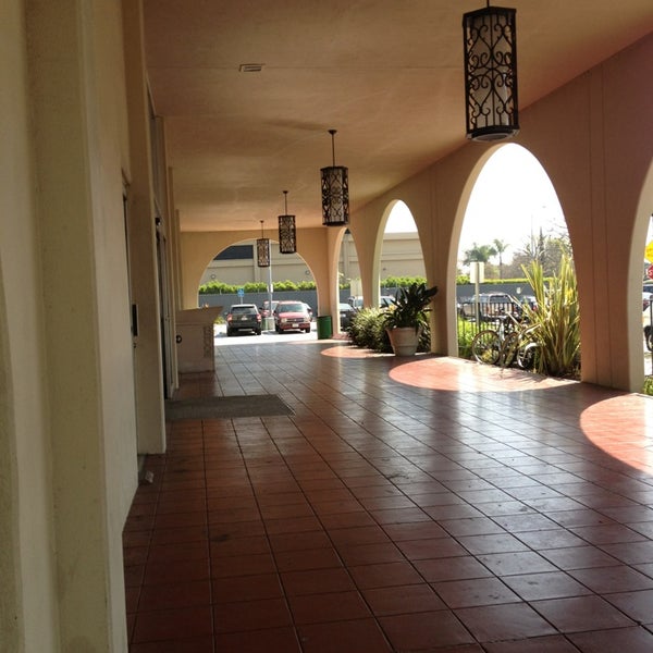 County of Los Angeles Public Library - Huntington Park - 1 tip