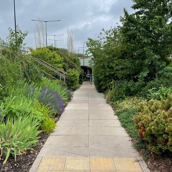 Bicester Village Railway Station (BIT) - Rail Station in Bicester