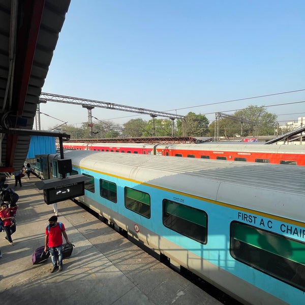 Hazrat Nizamuddin Railway Station (NZM) - New Delhi, Delhi