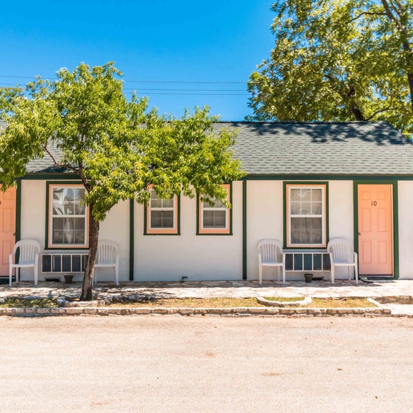 Peach Tree Inn & Suites - 6 tips