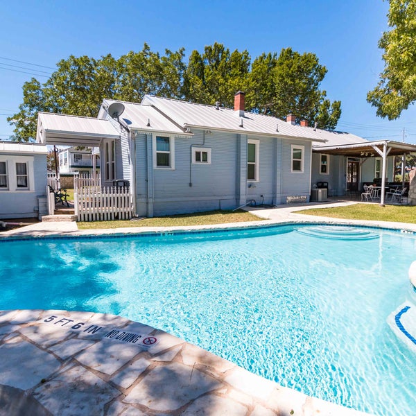 Peach Tree Inn & Suites - 6 tips