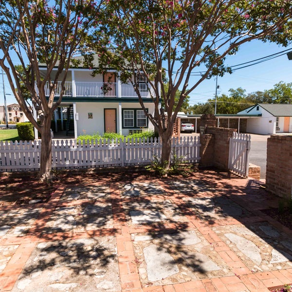 Peach Tree Inn & Suites - 6 tips