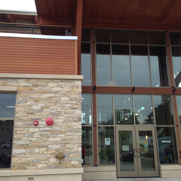 Jack Russell Memorial Library - Library in Hartford