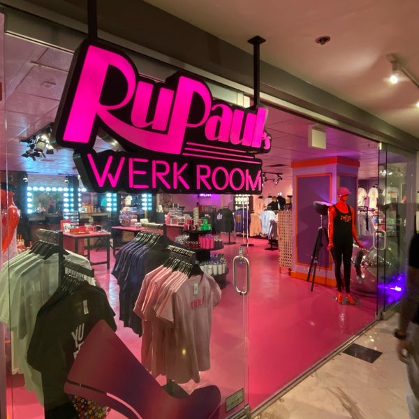 Rupaul's Werkroom - 11 visitors