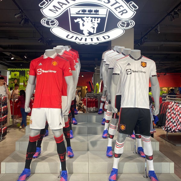 Photos at Manchester United Megastore - Souvenir Store