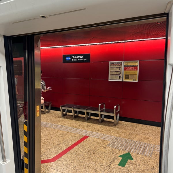 Chinatown MRT Interchange (NE4/DT19) - Metro Station in Chinatown