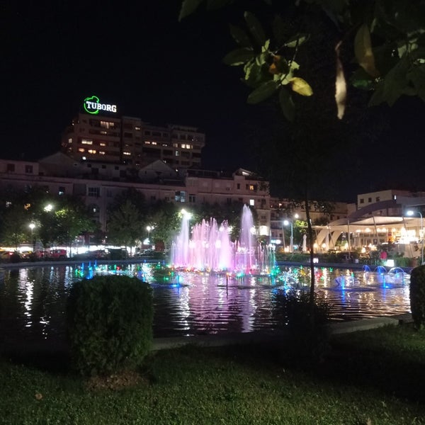 Parku Rinia - Park in Tirana