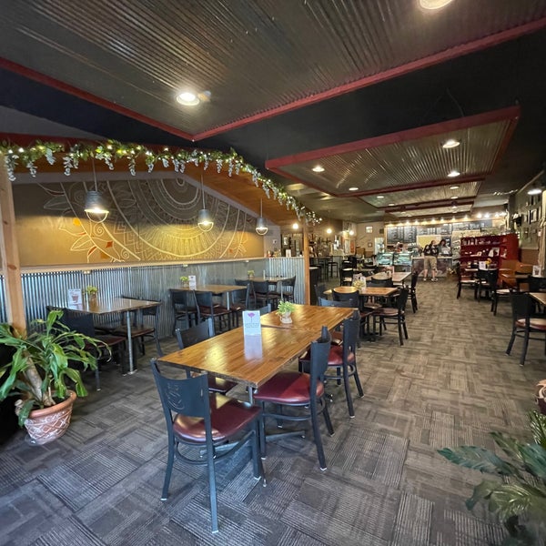 Cally's Cafe - Café in Fergus Falls